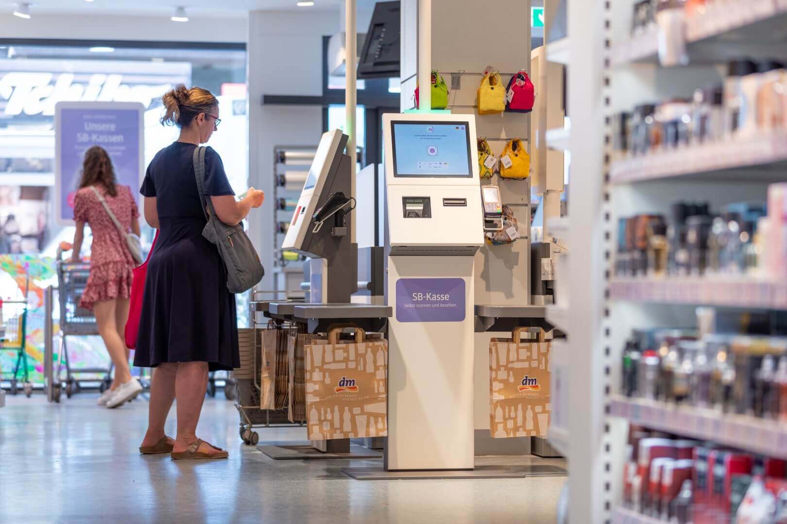 1000th self-checkout for dm